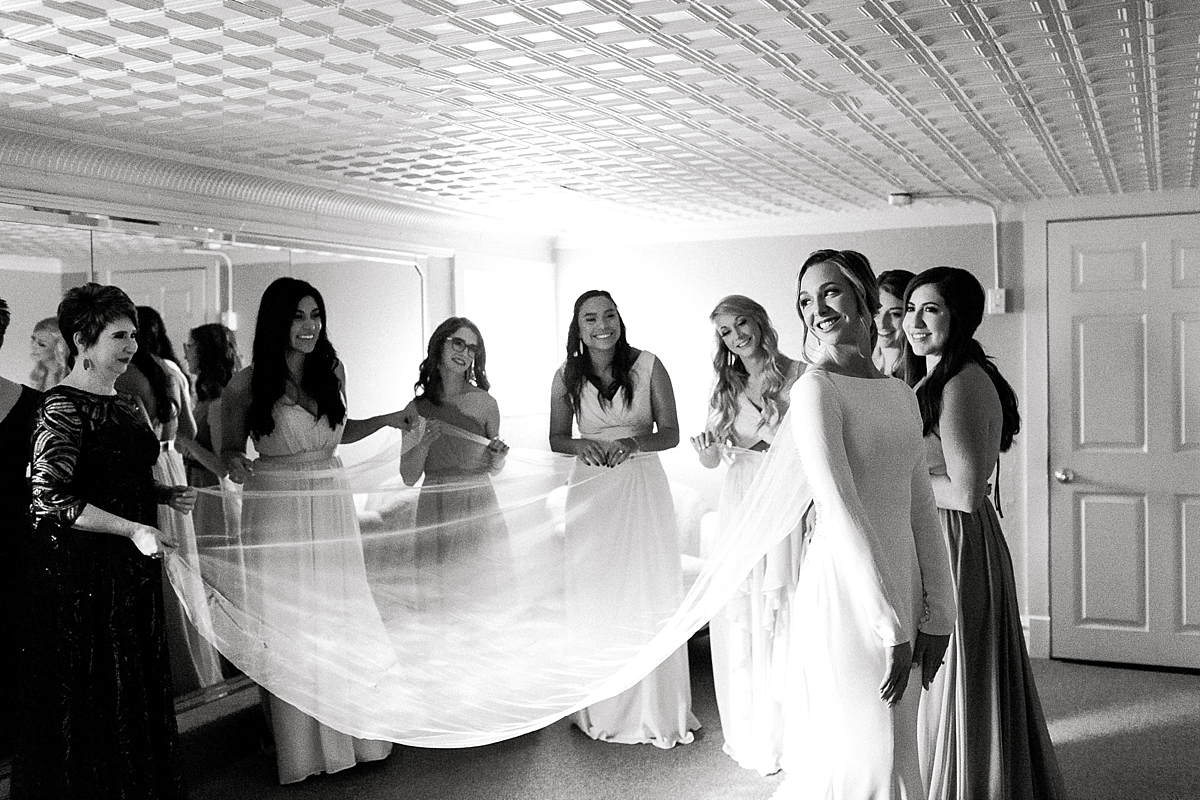 A Winter Wedding at the Historic Baker Building | macaleetaylor.com